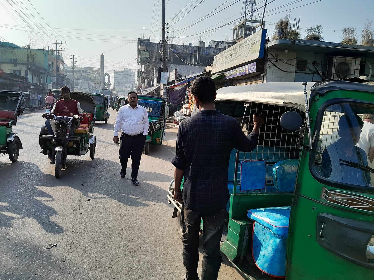 ঢাকা-সিলেট ও ভৈরব-ময়মনসিংহ মহাসড়কে ছোট যানে ভেঙে ভেঙে দীর্ঘযাত্রা ...
