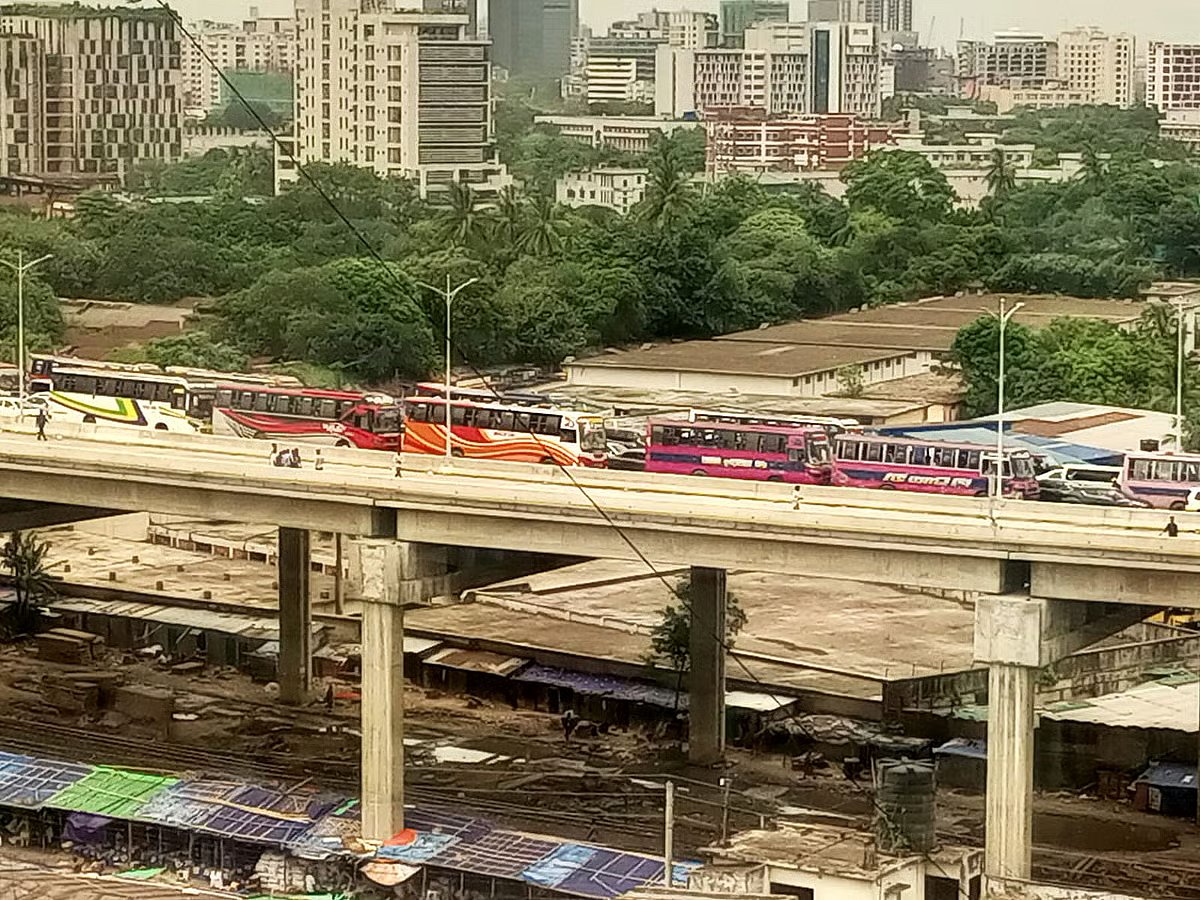 Severe traffic gridlock in Dhaka, traffic police blame 2 political ...