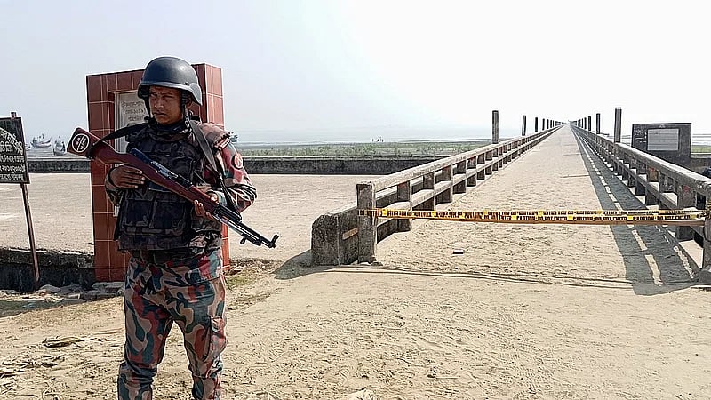 Ban on movement in Jettyghat area of Shah Porir Dwip | Prothom Alo