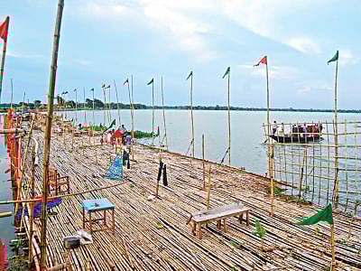 Country's largest raft on 'golden beach' | Prothom Alo
