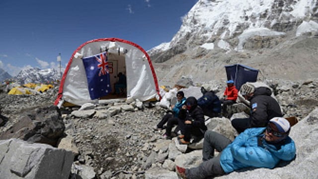 World's highest ER battles to save lives on Everest | Prothom Alo