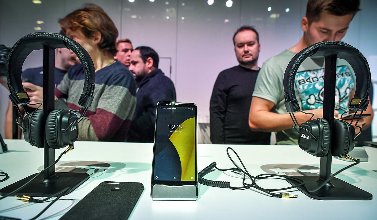 Russian tech giant unveils first smartphone | Prothom Alo