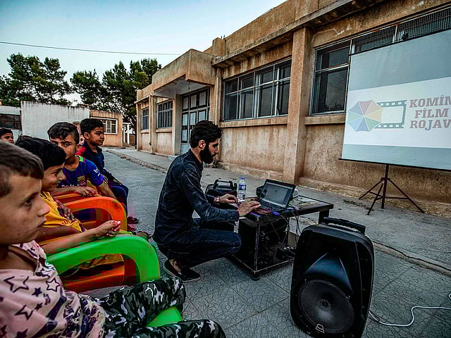 Mobile cinema brings smile on Syrian Kurd children's face | Prothom Alo