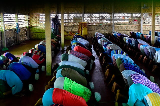 Rohingyas offer special prayers for safe return | Prothom Alo