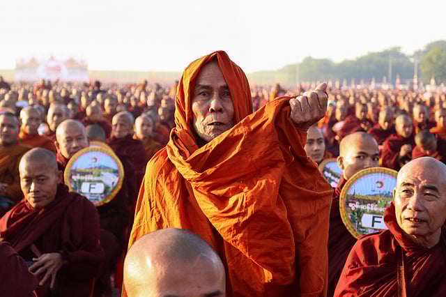 30,000 monks attend mass alms-giving in Myanmar | Prothom Alo